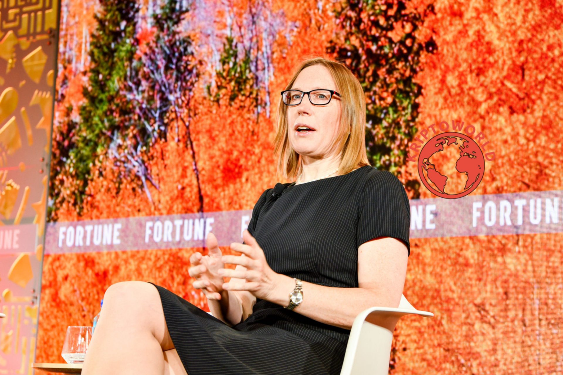 Hester Peirce: Az intézményi elfogadás tovább sürgeti a kriptoszabályozást